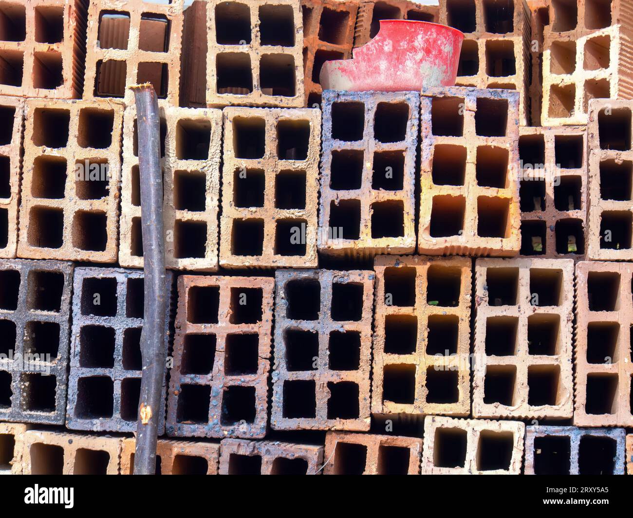 Hollow blocks hi-res stock photography and images - Alamy