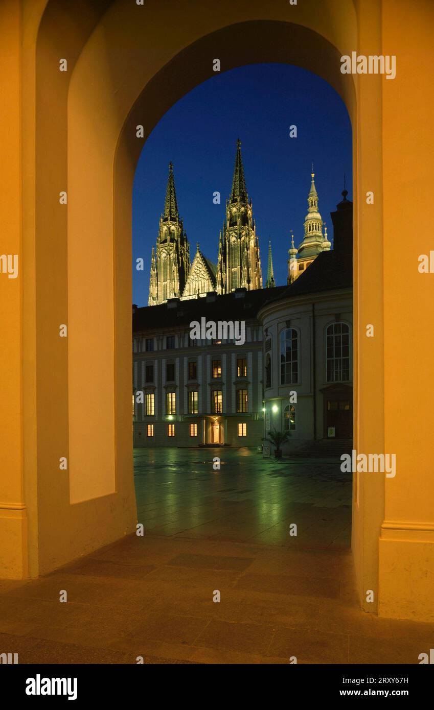 View to second castle courtyard of Prague castle at night, Prague ...
