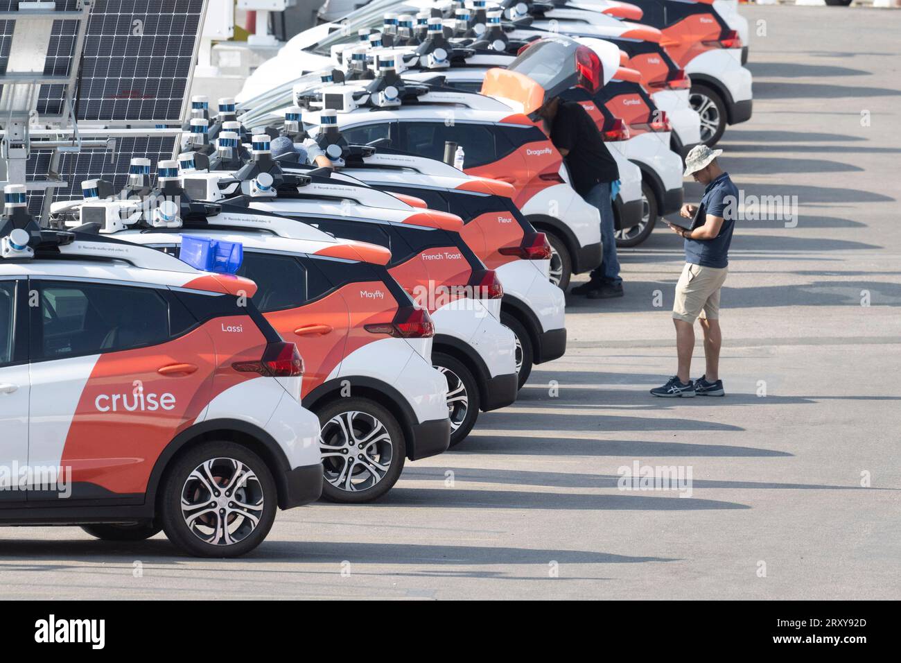 Robotaxis hi-res stock photography and images - Alamy