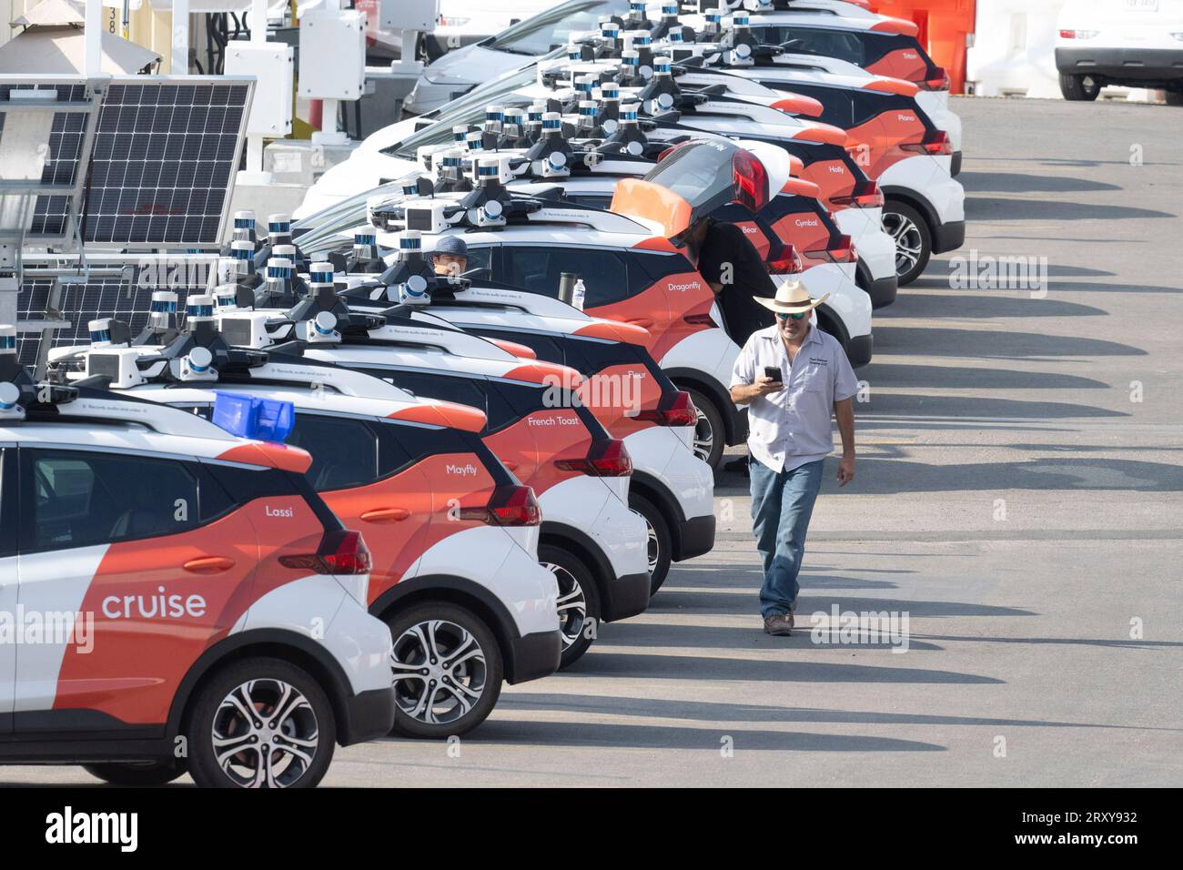 Robotaxis hi-res stock photography and images - Alamy