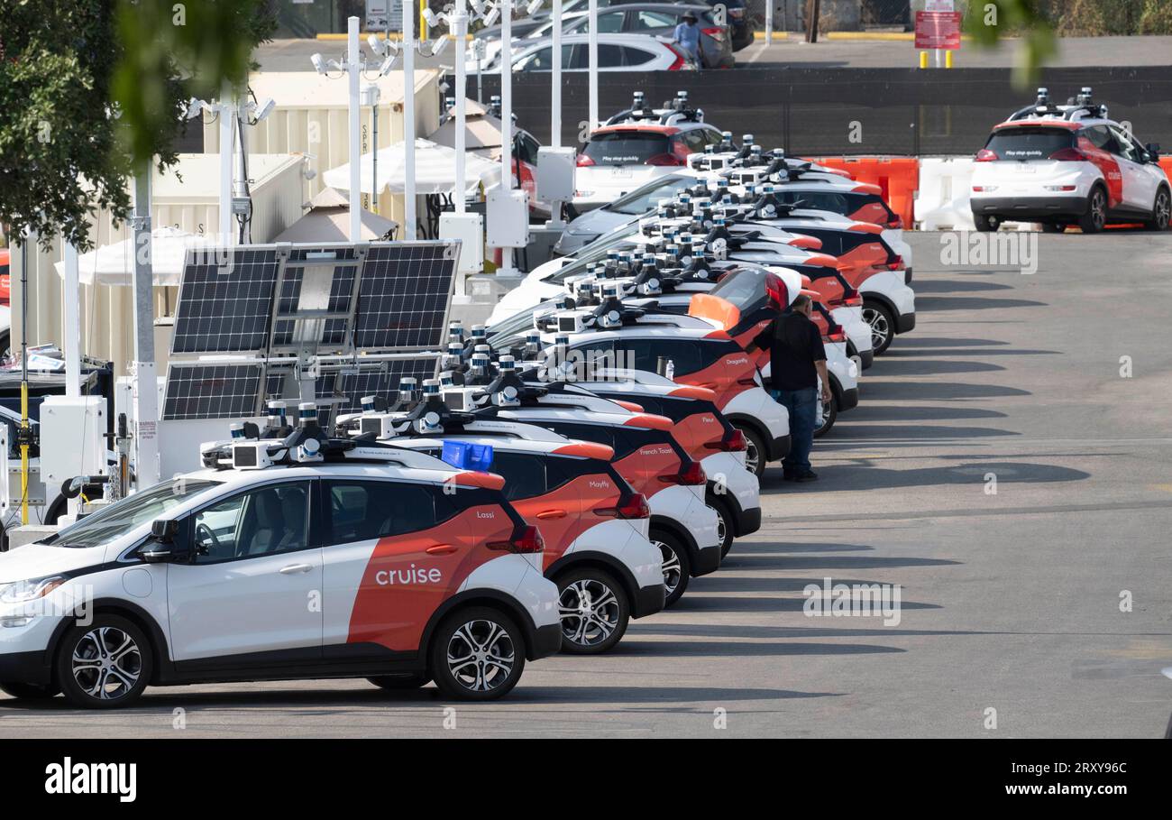 Robotaxis hi-res stock photography and images - Alamy