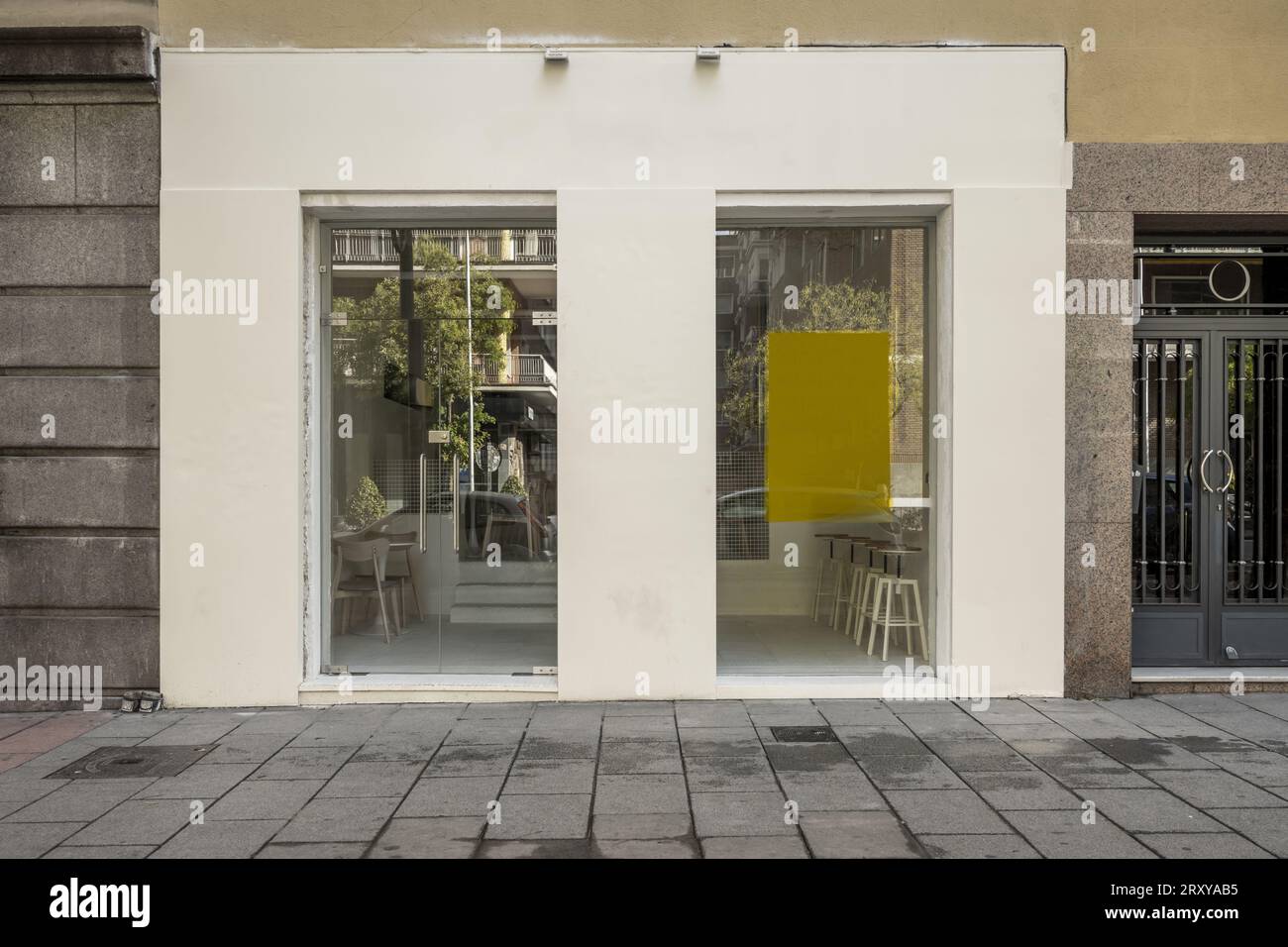 Rectangular windows hi-res stock photography and images - Alamy