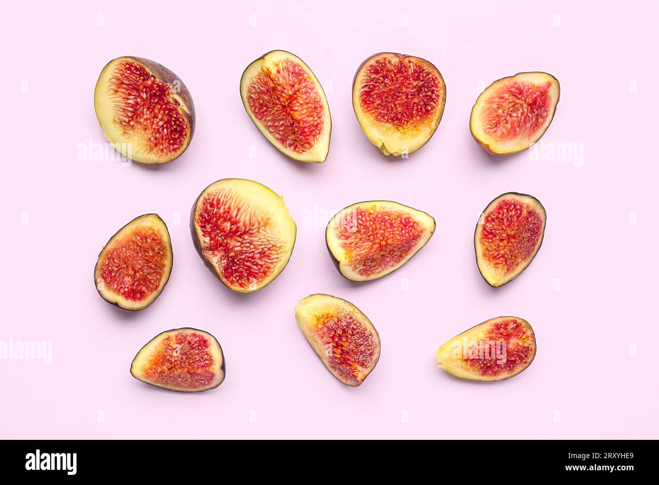 Cut fresh figs on lilac background Stock Photo - Alamy