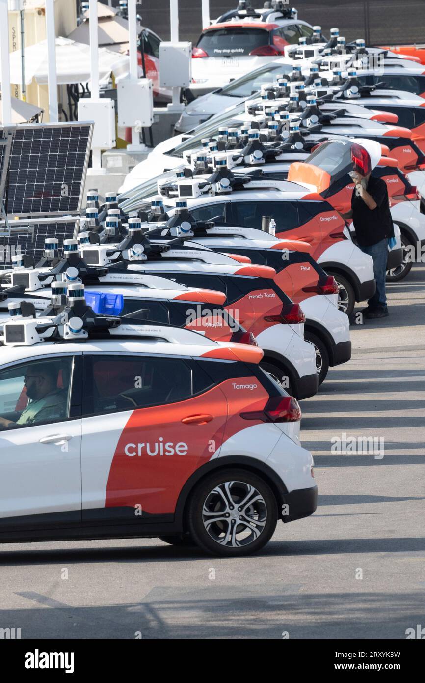 Robotaxis hi-res stock photography and images - Alamy