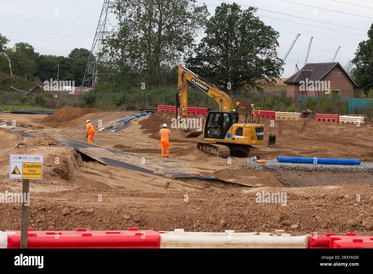 Harefield, UK. 27th September, 2023. HS2 putting in a pond in Harefield ...