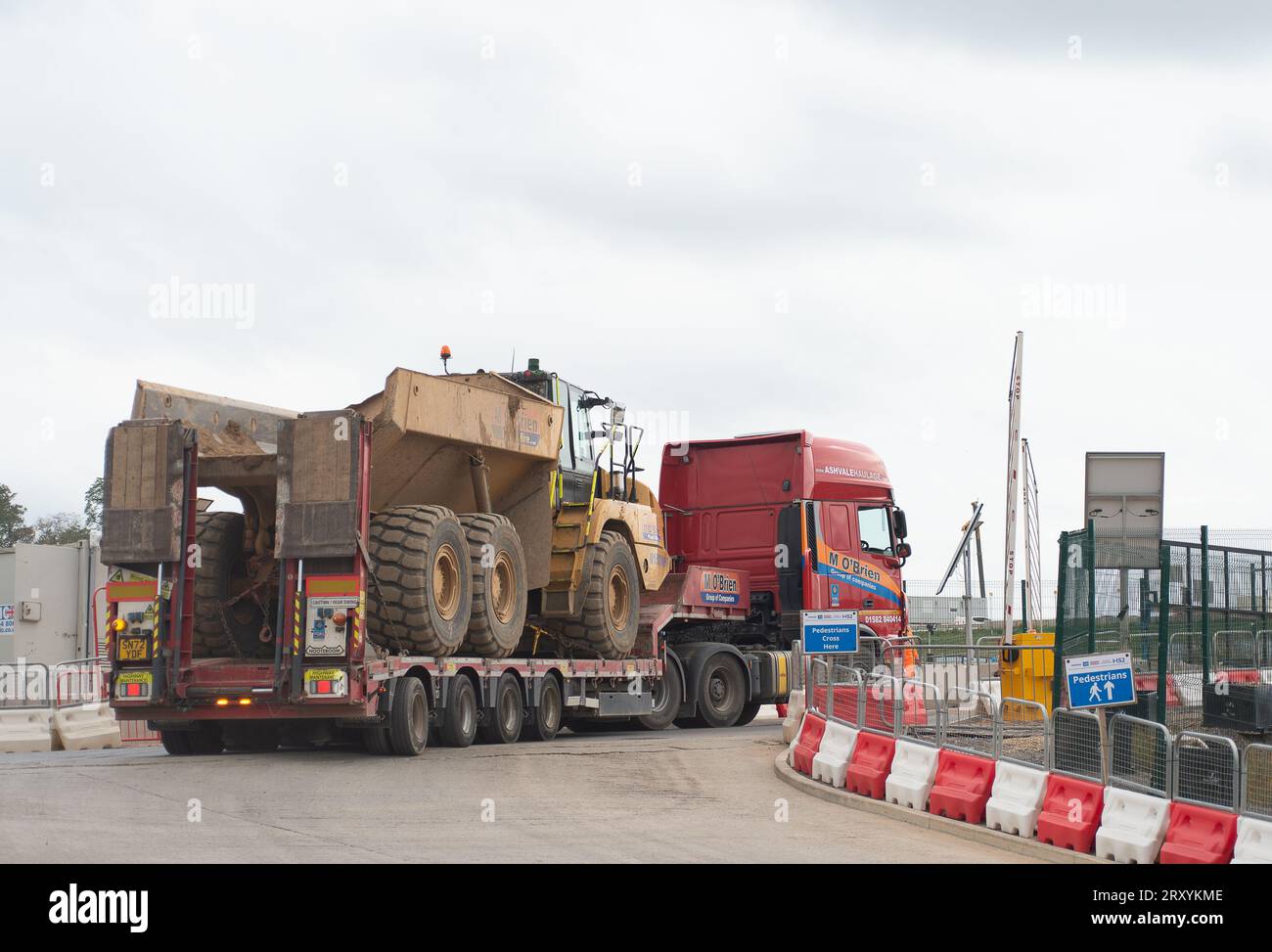 Harefield, UK. 27th September, 2023. A huge tipper truck arriving an ...