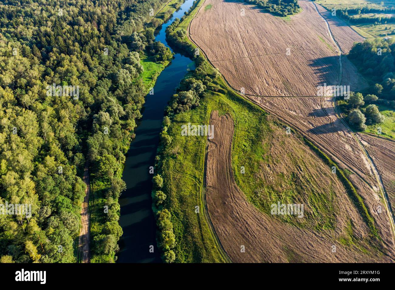 River separating hi-res stock photography and images - Alamy