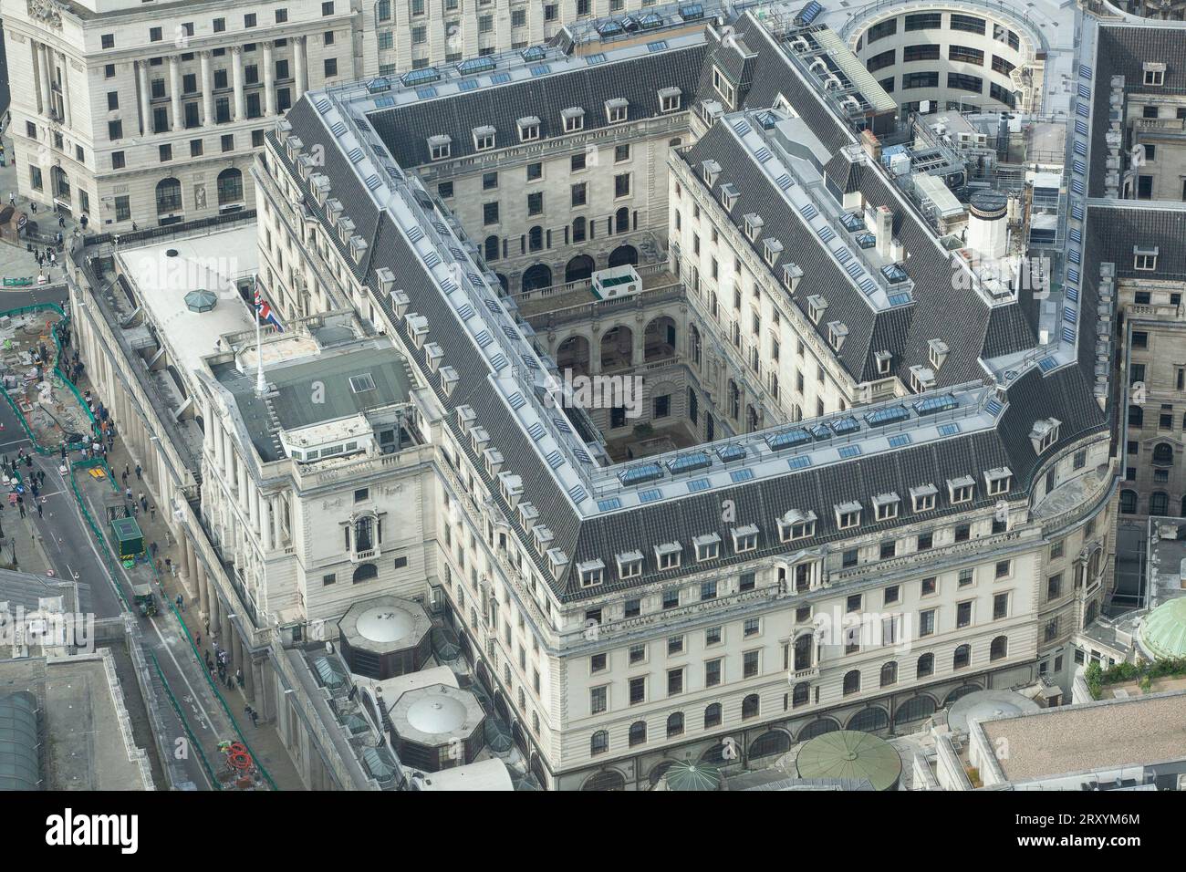 Best bank hi-res stock photography and images - Alamy