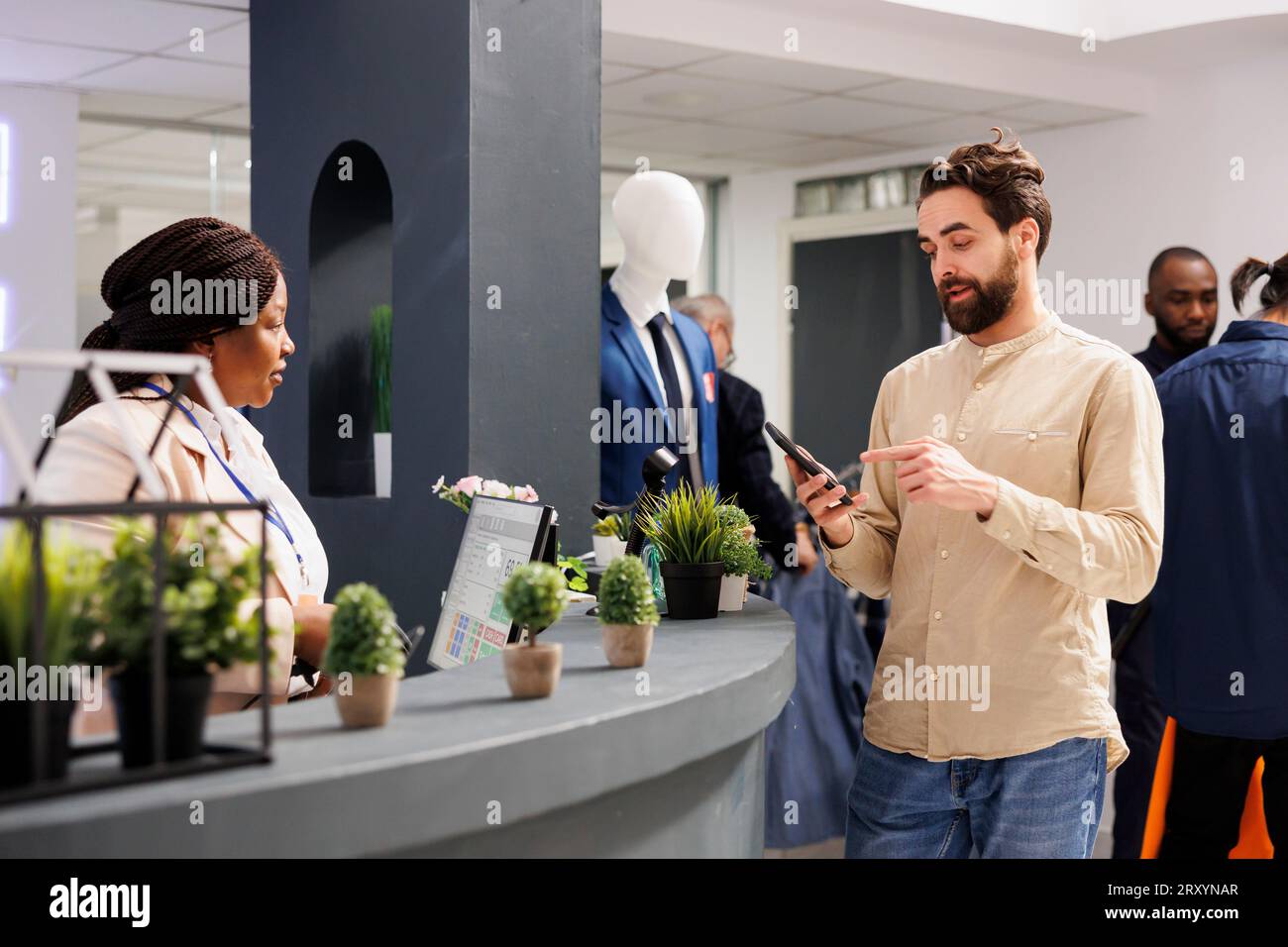 Gadget store checkout hi-res stock photography and images - Alamy