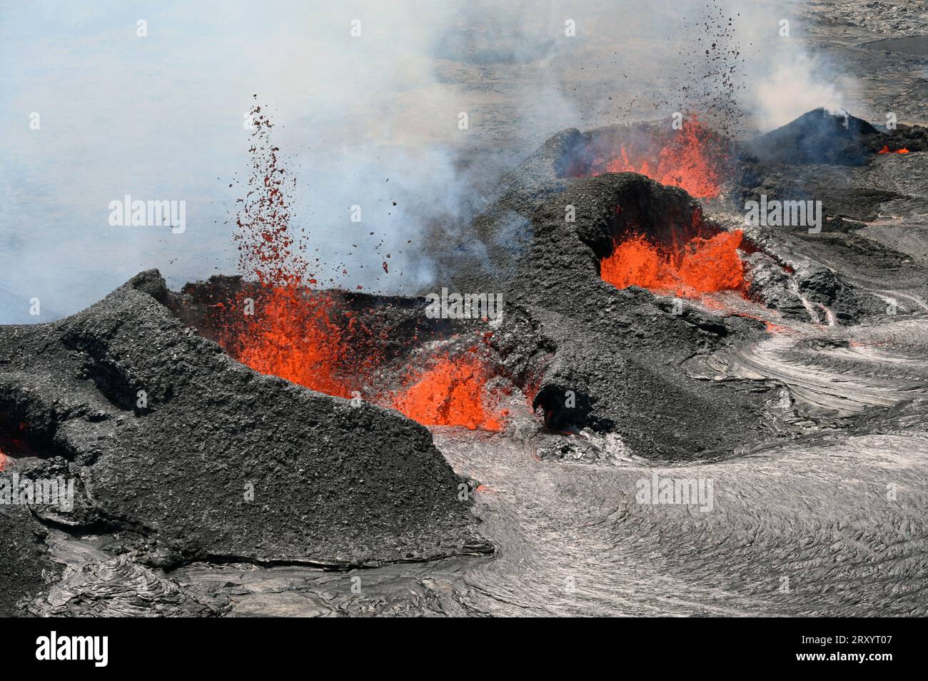Liquid magma hi-res stock photography and images - Alamy