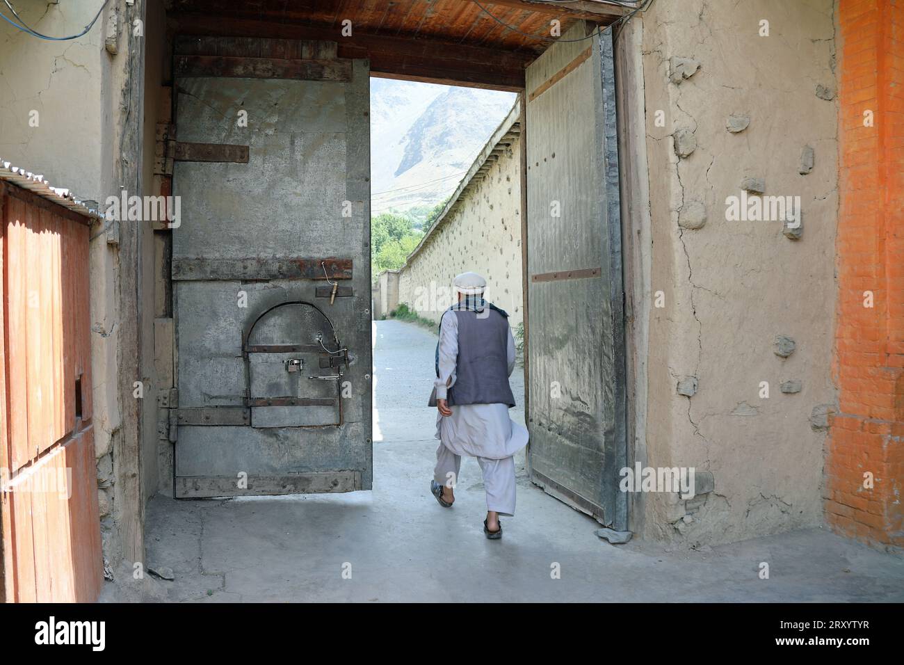 Entrance gate of Chitral Fort in northern Pakistan Stock Photo - Alamy