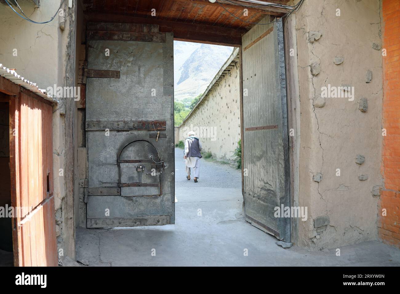 Entrance gate of Chitral Fort in northern Pakistan Stock Photo - Alamy