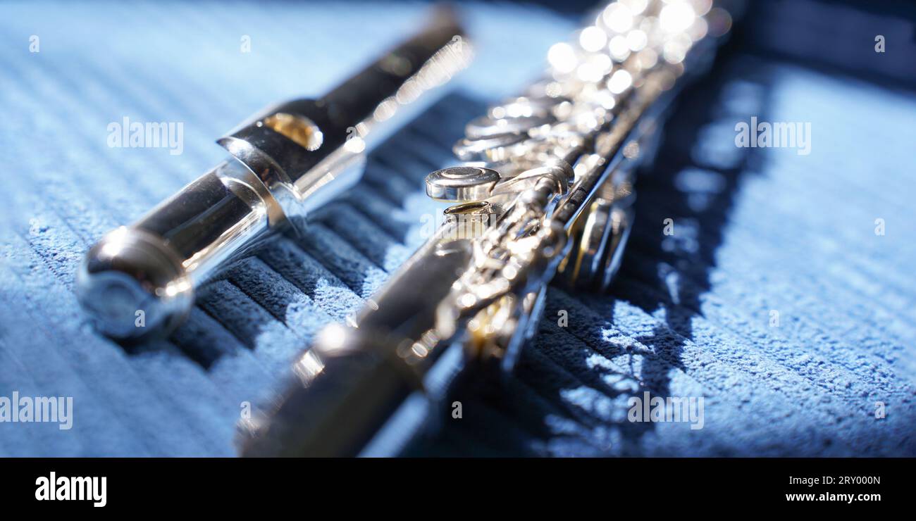 Silver flute hi-res stock photography and images - Alamy