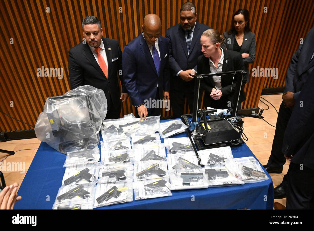 Photo by: NDZ/STAR MAX/IPx 2023 9/27/23 New York City Police Department ...