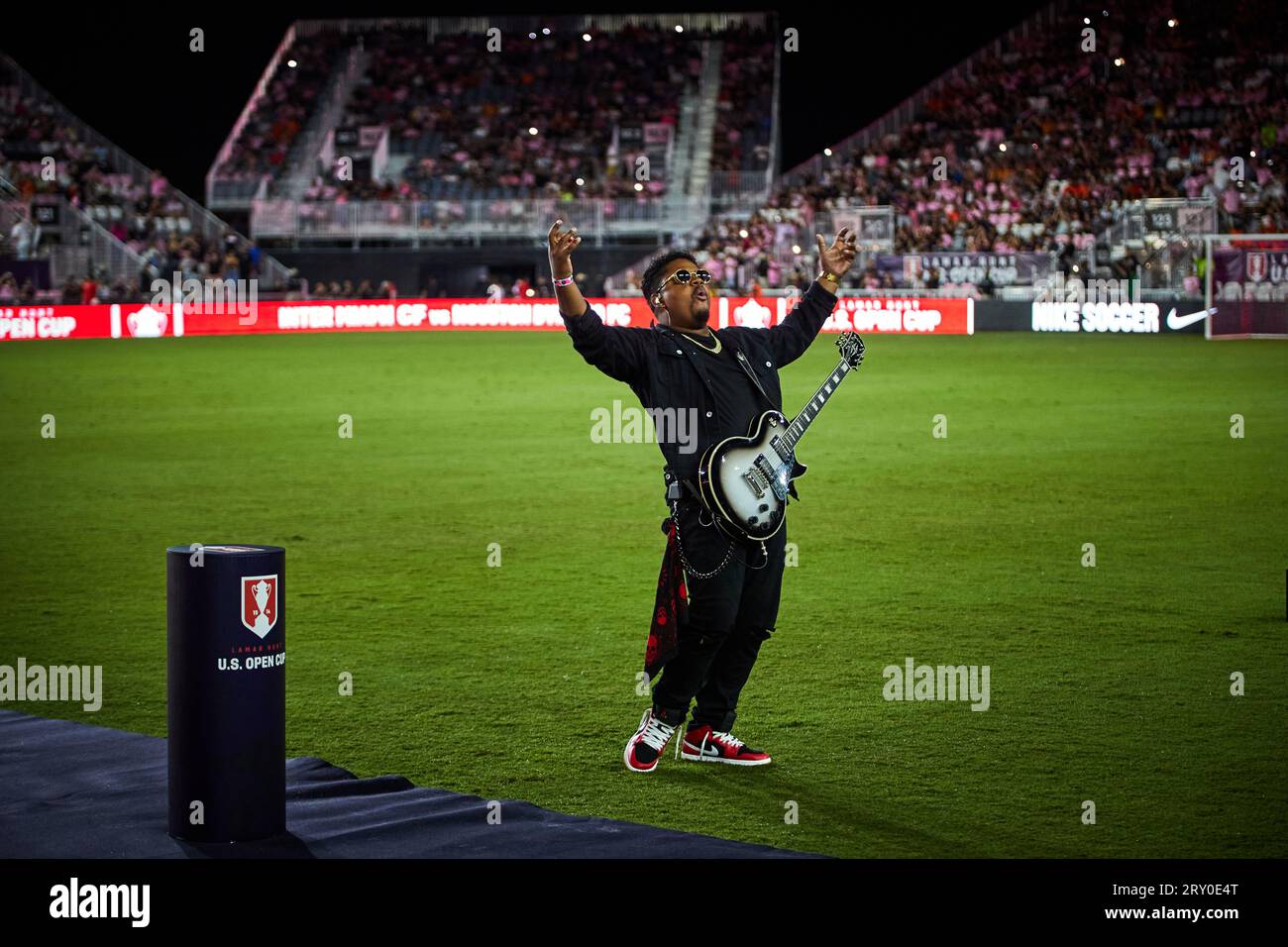 Lionel messi pre game hi-res stock photography and images - Alamy