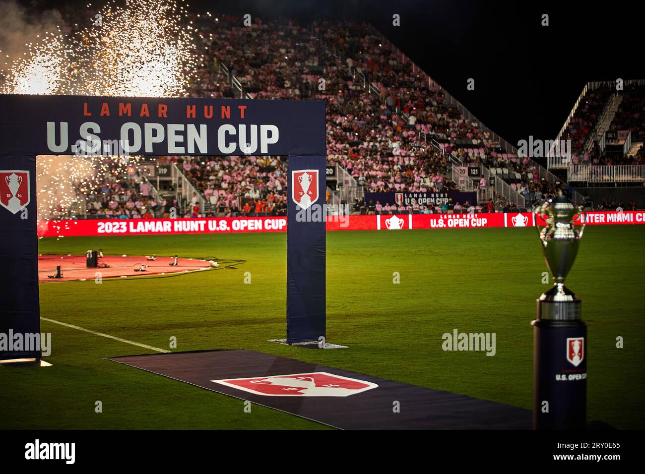 Lionel messi pre game hi-res stock photography and images - Alamy