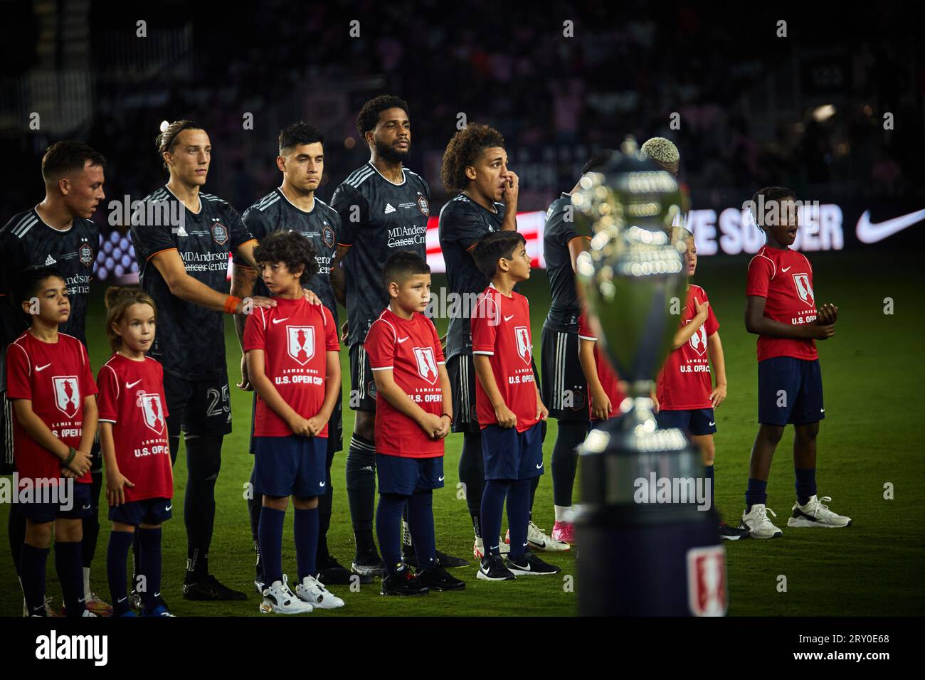 Lionel messi pre game hi-res stock photography and images - Alamy