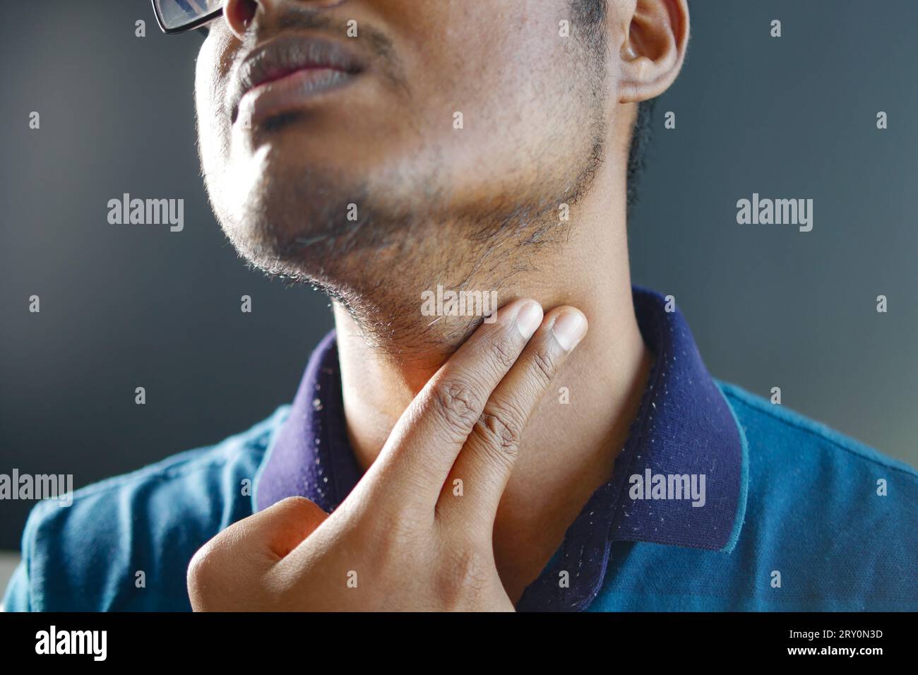 Pulse measuring neck hi-res stock photography and images - Alamy