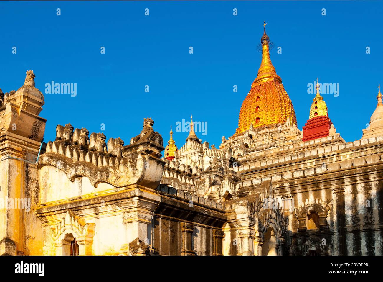 Ananda Temple (Ananda Pagoda). Burma. (Myanmar Stock Photo - Alamy