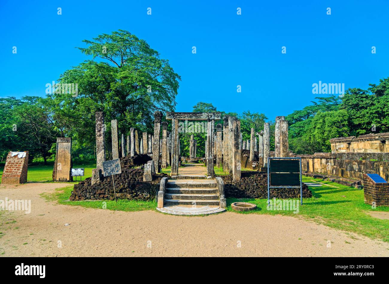 Sri lanka polonnaruwa atadage hi-res stock photography and images - Alamy