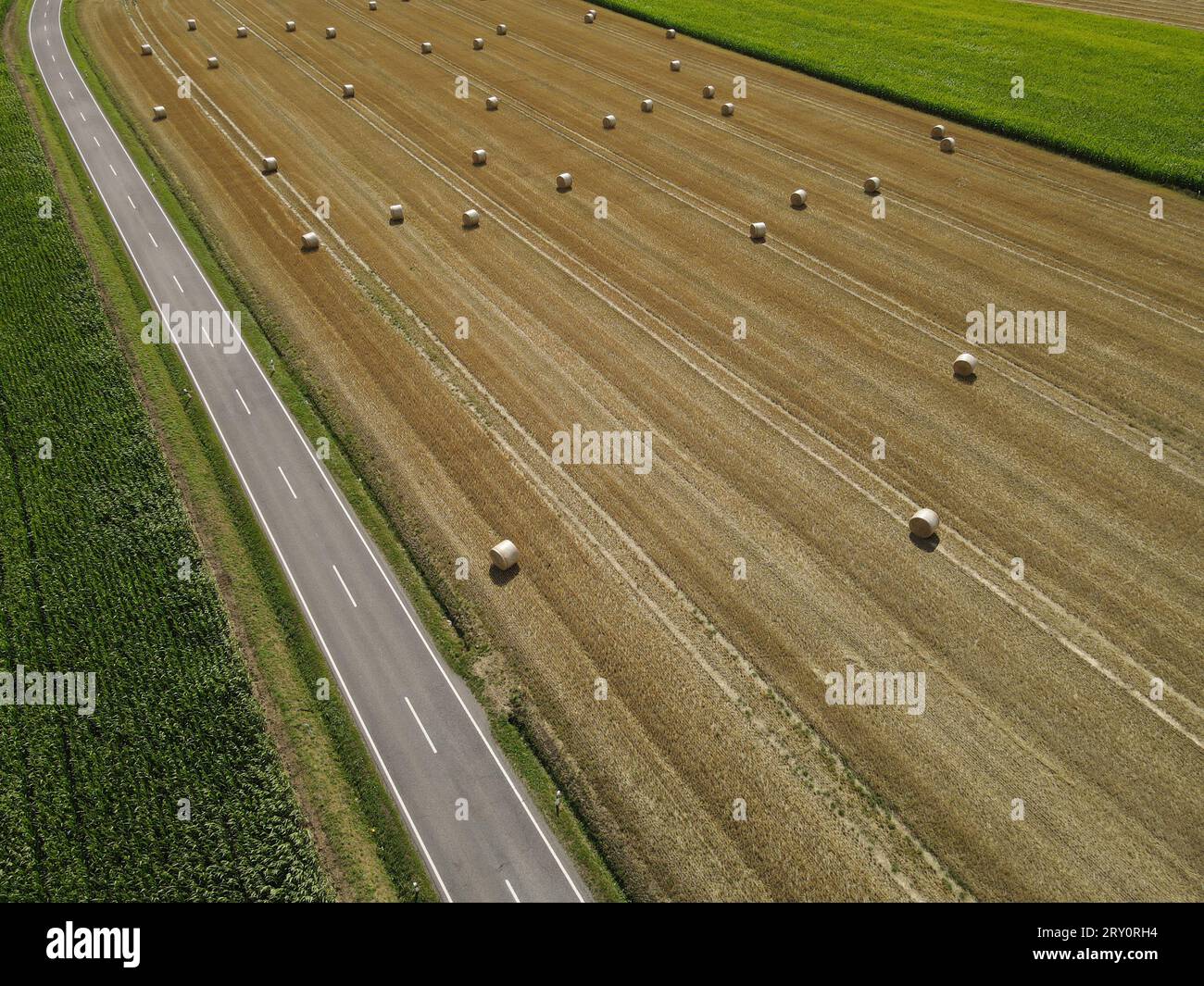 Aerial top view hay bales hi-res stock photography and images - Alamy