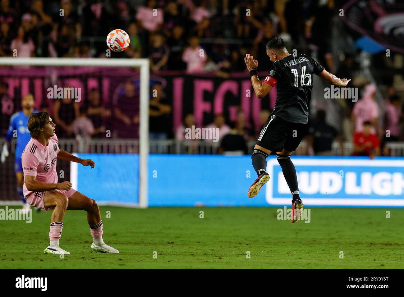 Houston Dynamo midfielder Héctor Herrera (16) hits a header in the ...