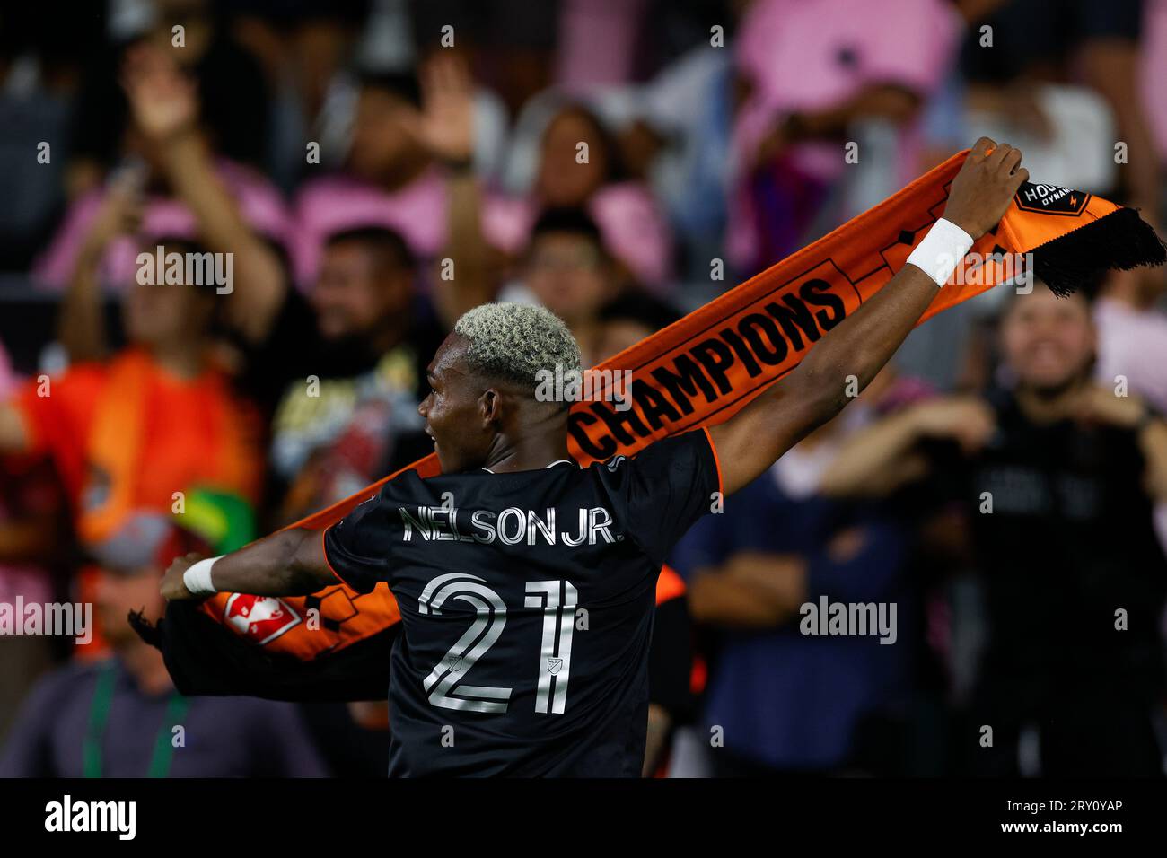 Houston Dynamo forward Nelson Quiñónes (21) celebrates after winning ...