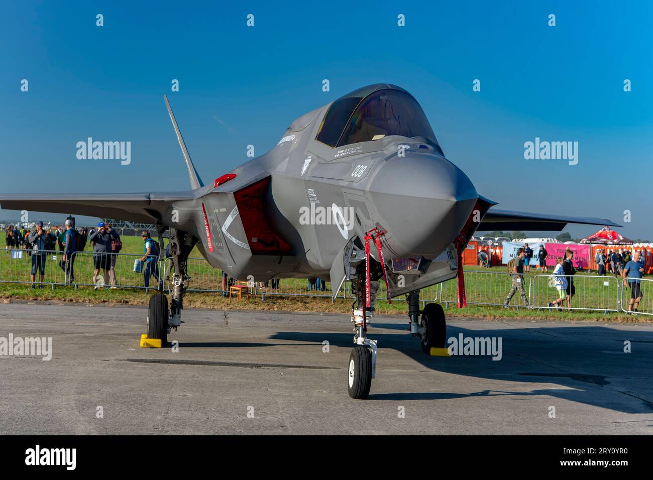 Royal air force f 35b lightning ii hi-res stock photography and images ...