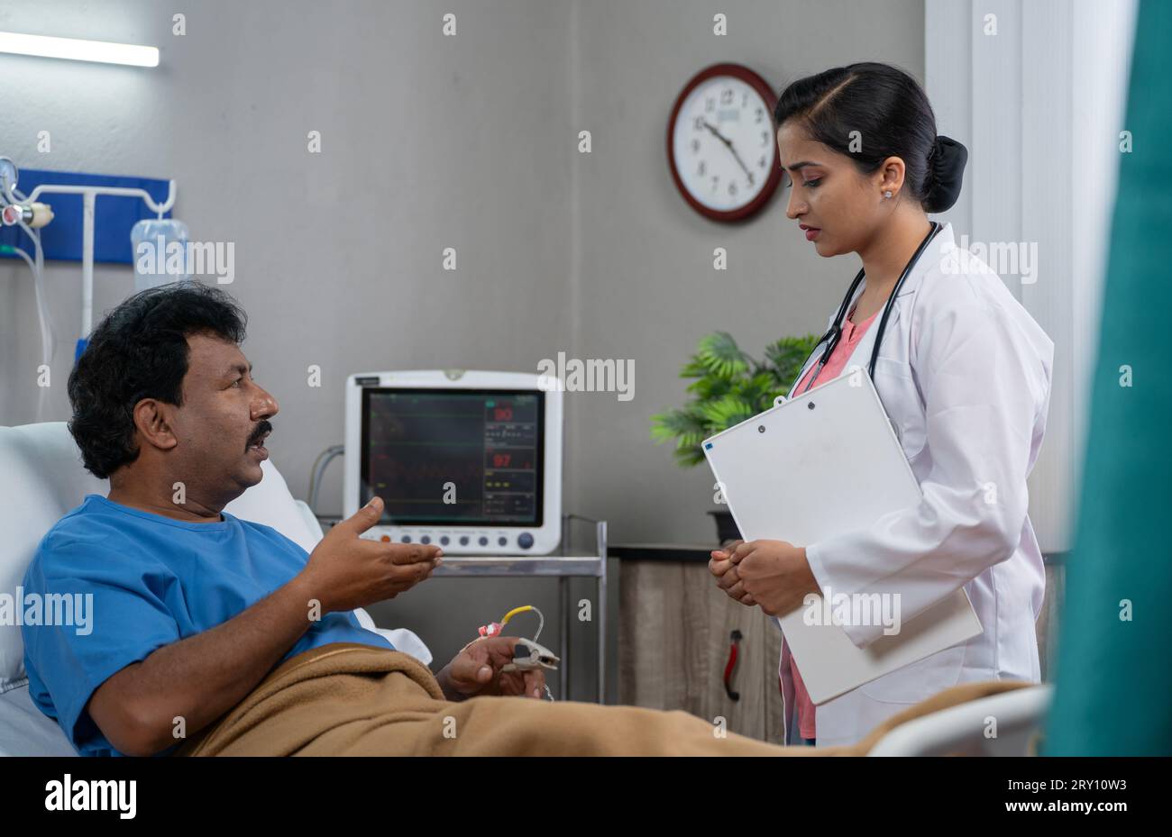 Indian patient angry on doctor due to negligence in medical treatment ...