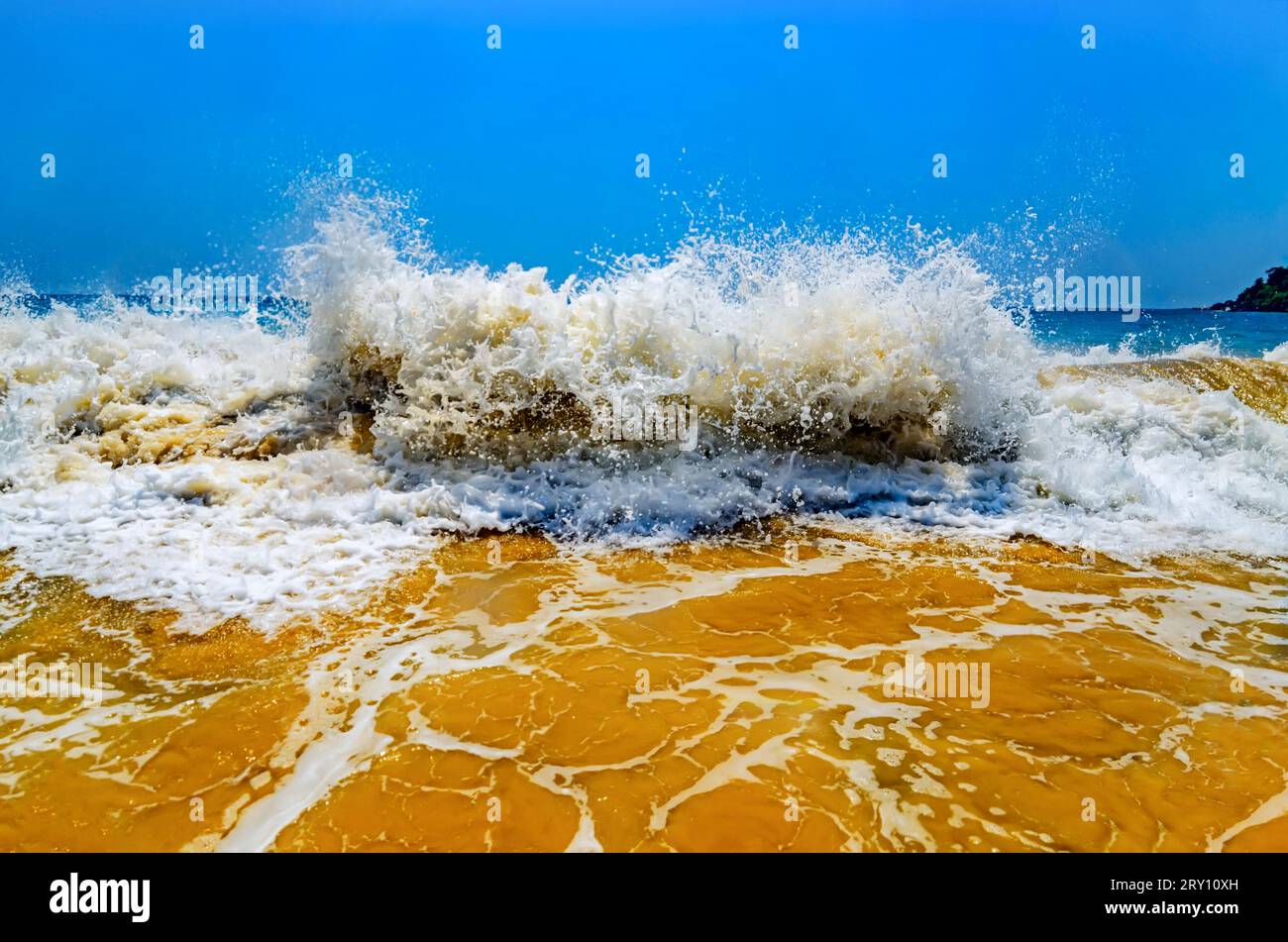 Huge ocean waves on the beach of Mirissa in Sri Lanka (Ceylon island ...