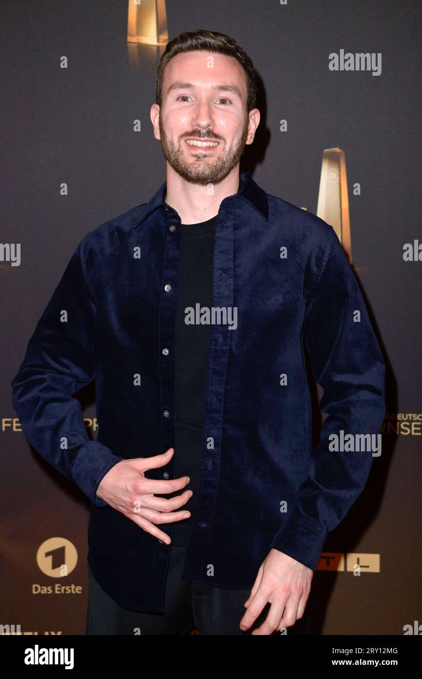 Raphael Selter bei der Verleihung des Deutschen Fernsehpreises 2023 ...