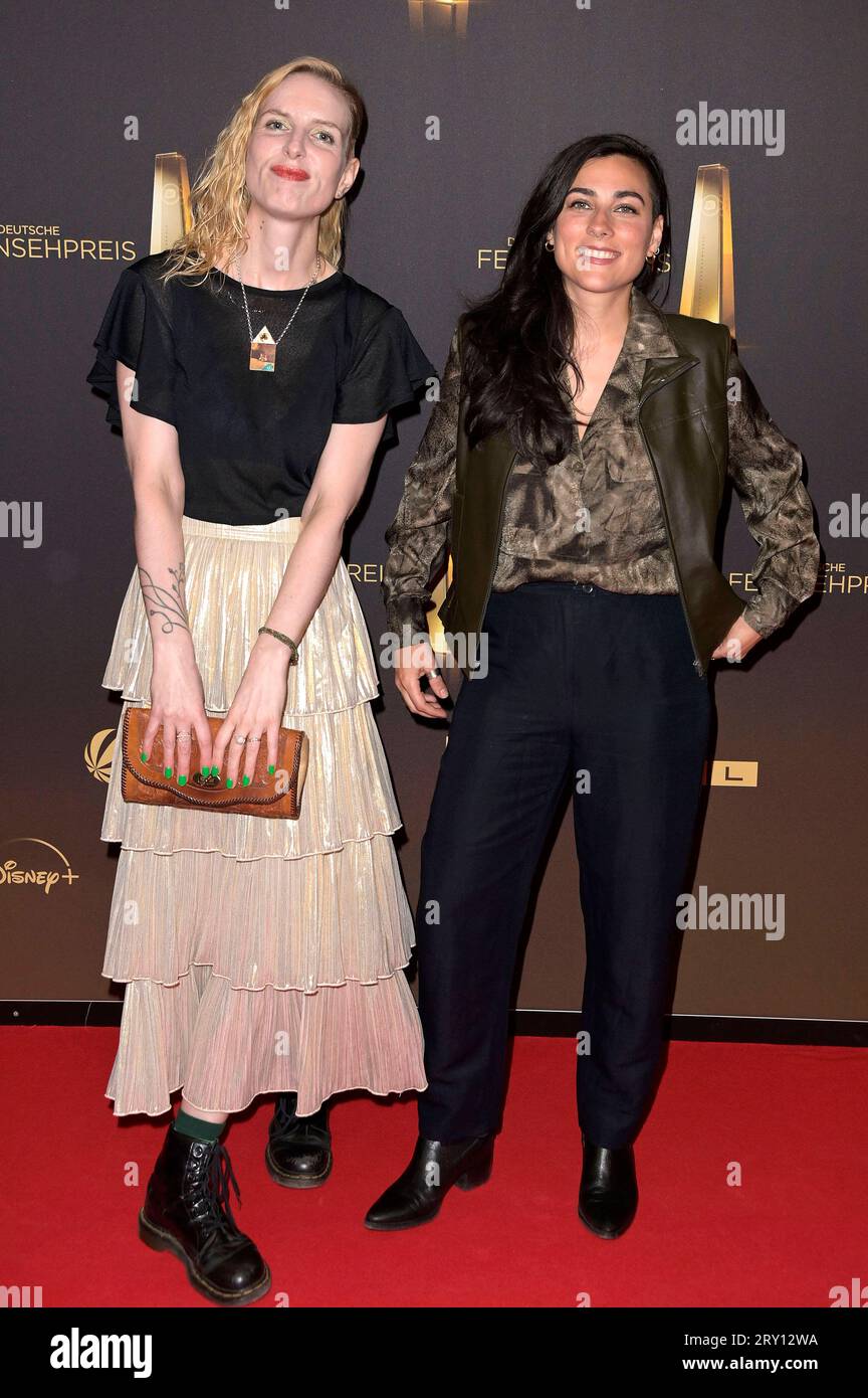 Sarah-Christin Peter und Sofia Angelina Machado bei der Verleihung des ...