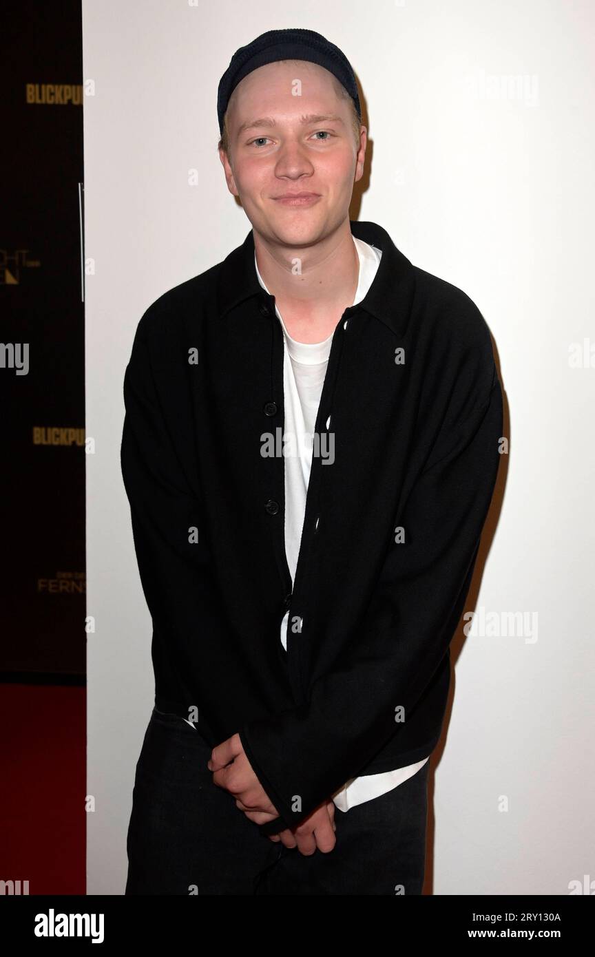 Bruno Alexander bei der Verleihung des Deutschen Fernsehpreises 2023 ...