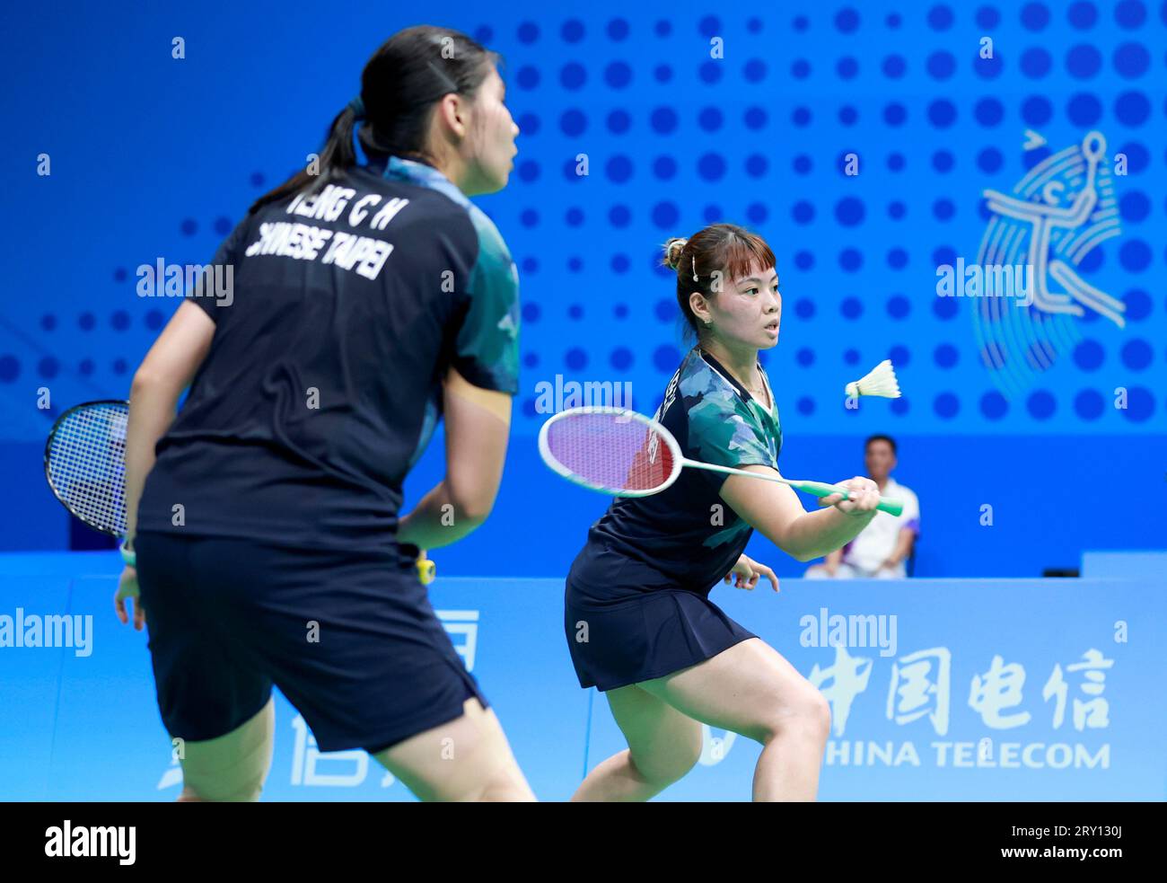 (230928) -- HANGZHOU, Sept. 28, 2023 (Xinhua) -- Lee Chia-Hsin (R)/Teng ...