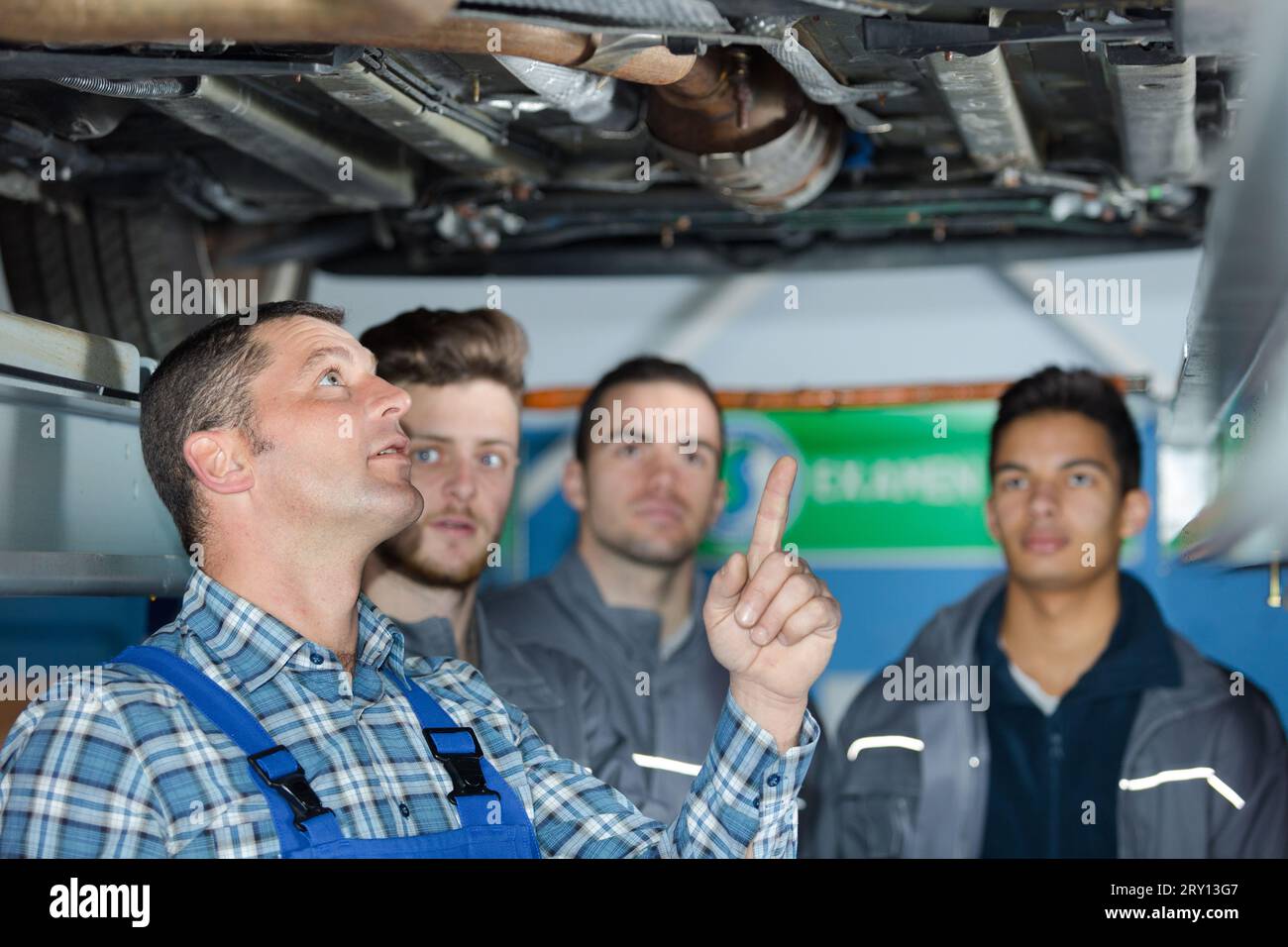 Apprentices with car hi-res stock photography and images - Alamy