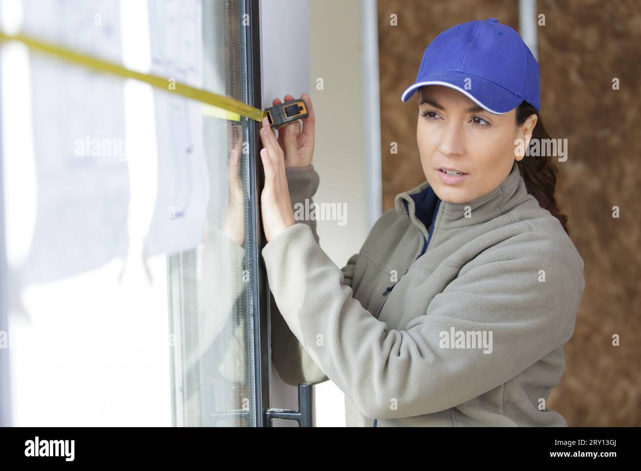 a woman measuring a window Stock Photo - Alamy