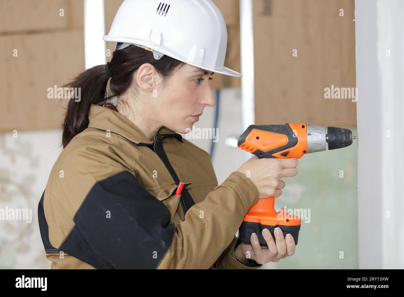Female construction worker candid hi-res stock photography and images - Alamy