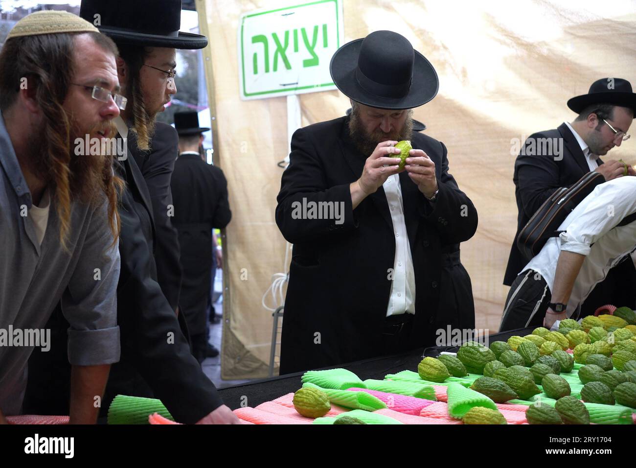 Jewish pilgrimage festivals hi-res stock photography and images - Alamy