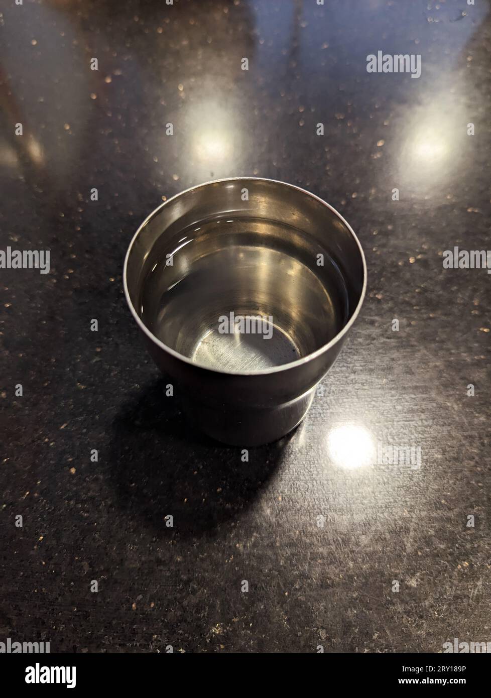 Shiny table hi-res stock photography and images - Alamy