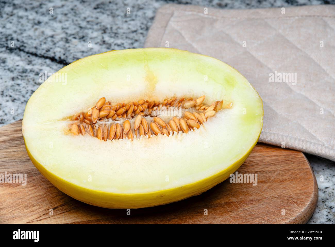 Pill cut in half hi-res stock photography and images - Alamy