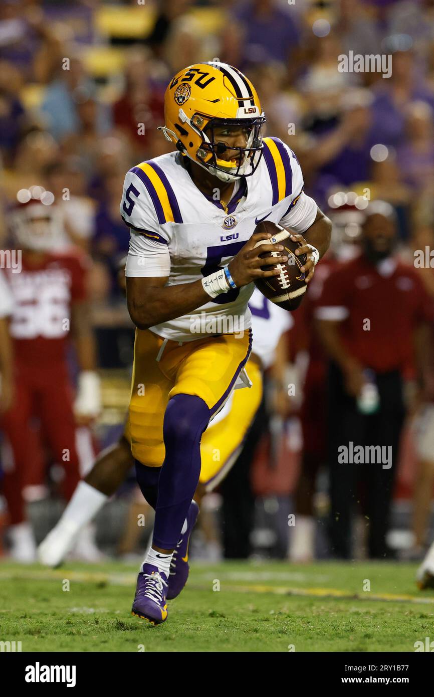 LSU quarterback Jayden Daniels (5) looks to pass during an NCAA college ...