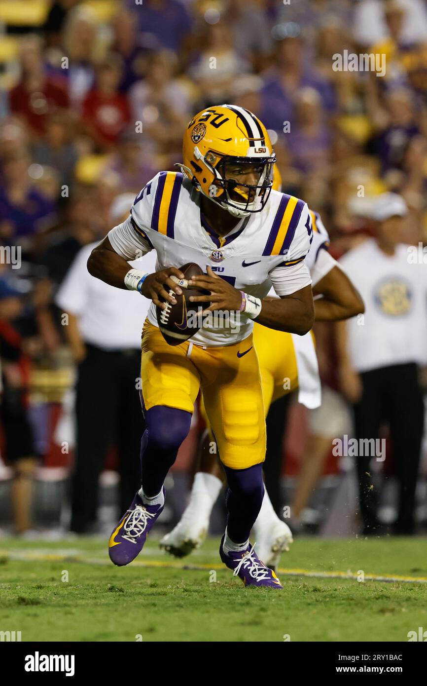 LSU quarterback Jayden Daniels (5) looks to pass during an NCAA college ...
