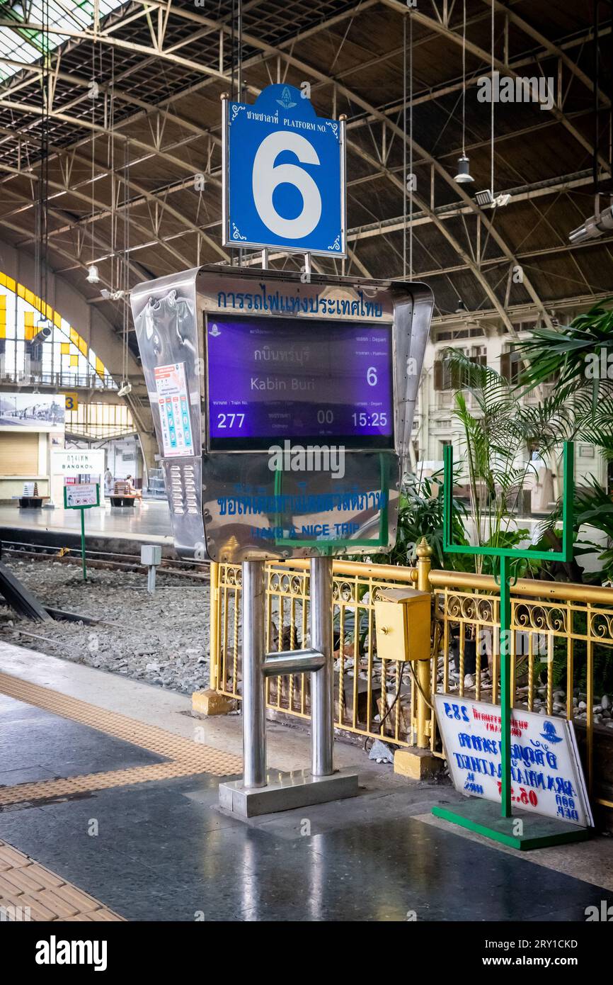 The train platform with classic signage at Hua Lamphong Train Station ...