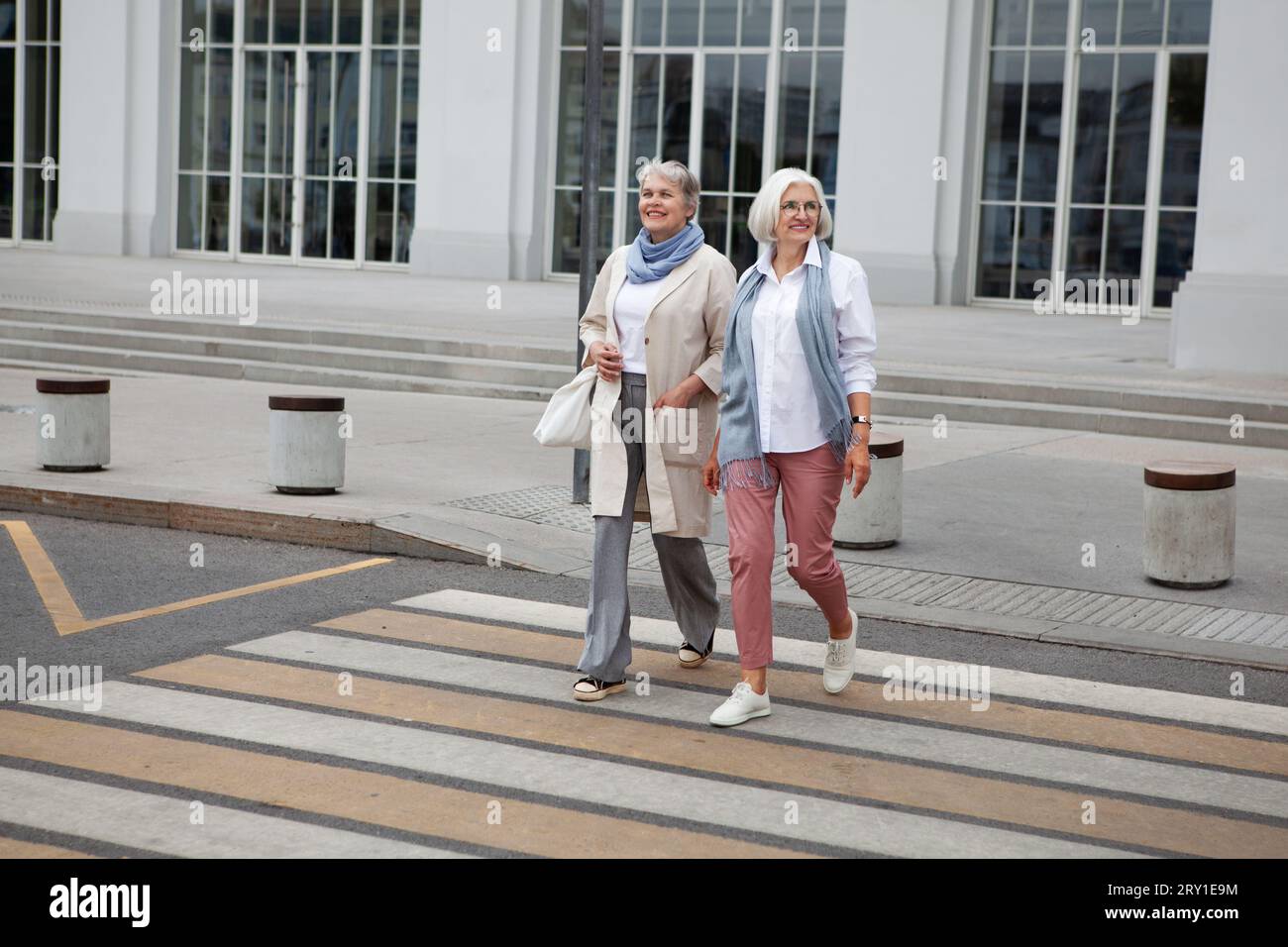 Elderly people crossing road hi-res stock photography and images - Alamy