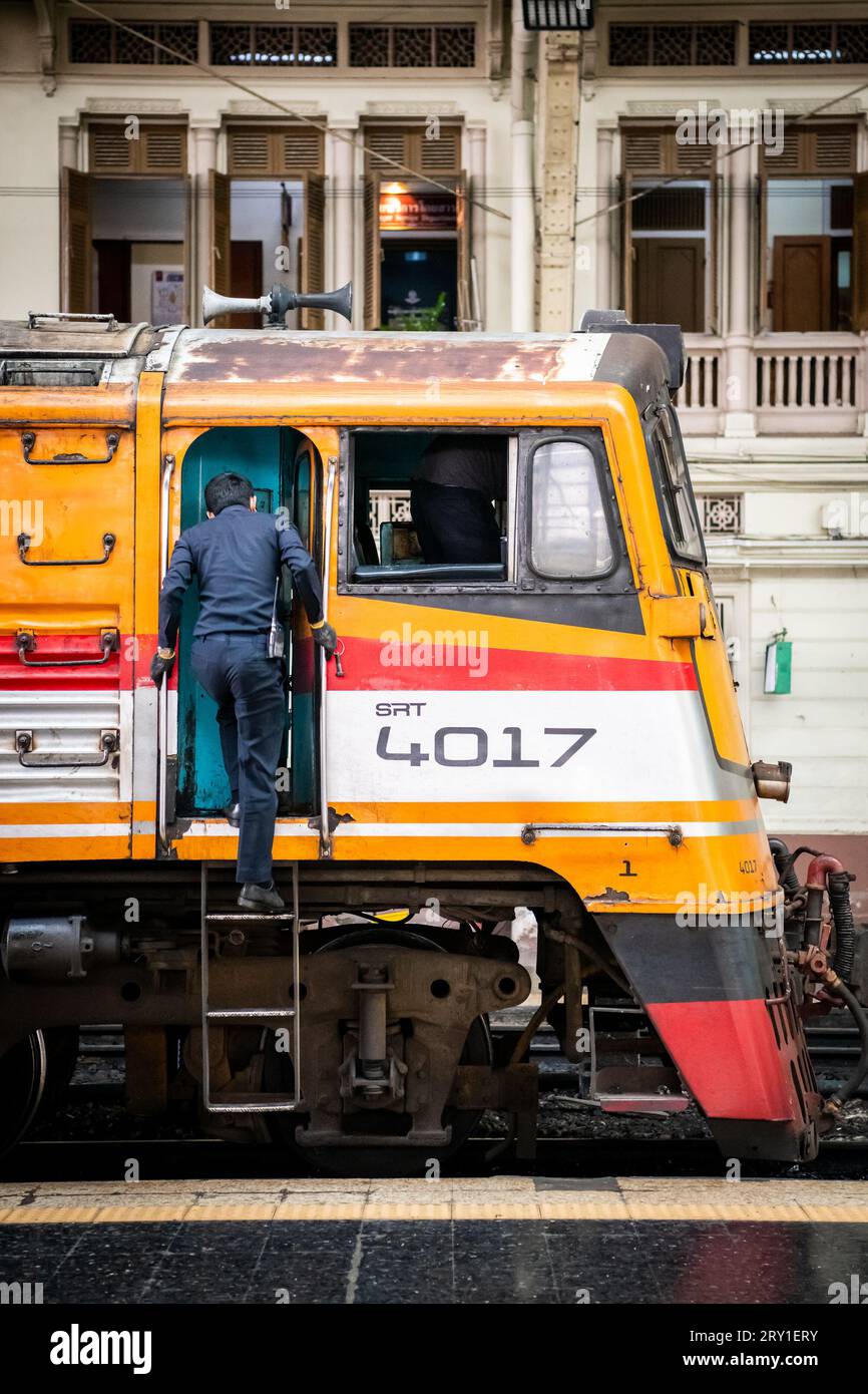 A train engine pulls into the platform with the driver working at Hua ...