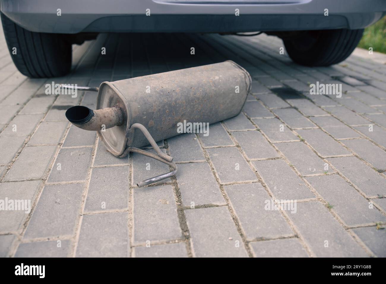 Car muffler fallen off hi-res stock photography and images - Alamy