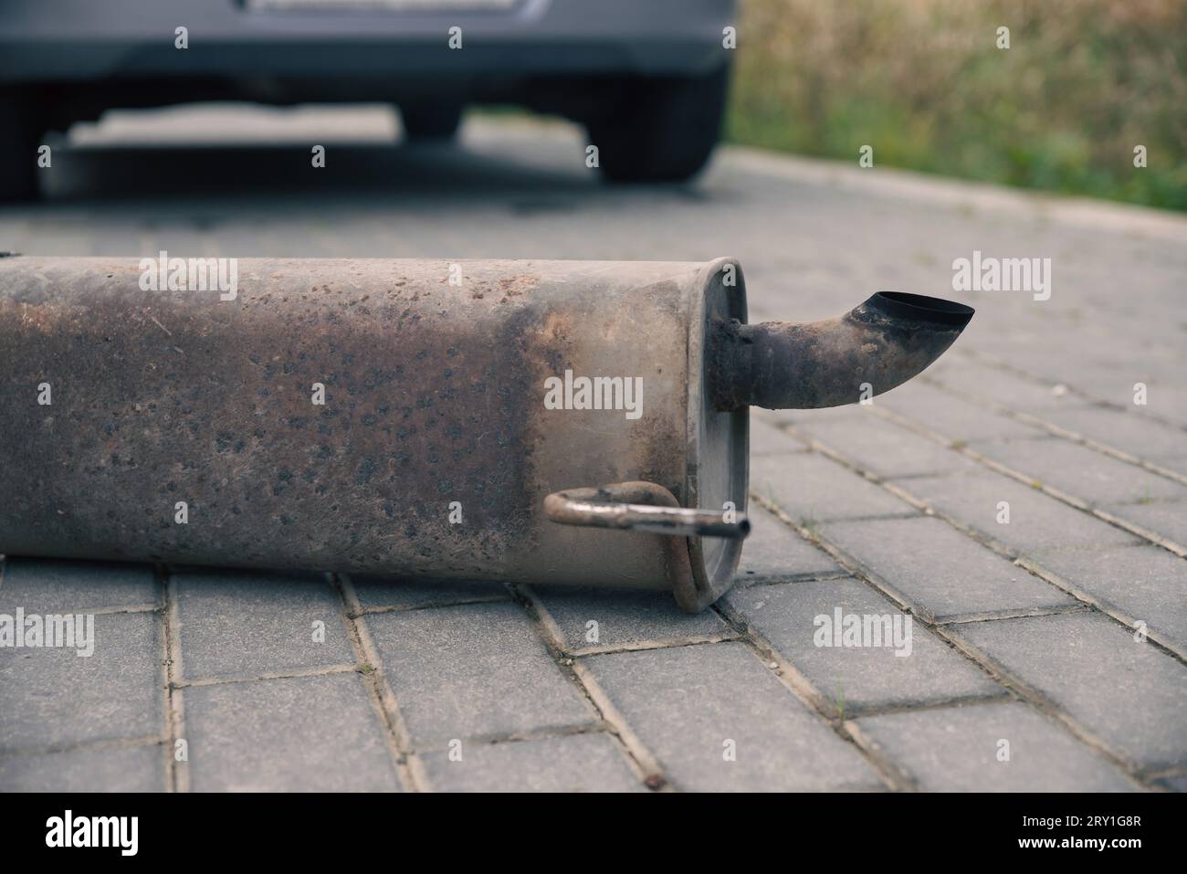 Car muffler fallen off hi-res stock photography and images - Alamy