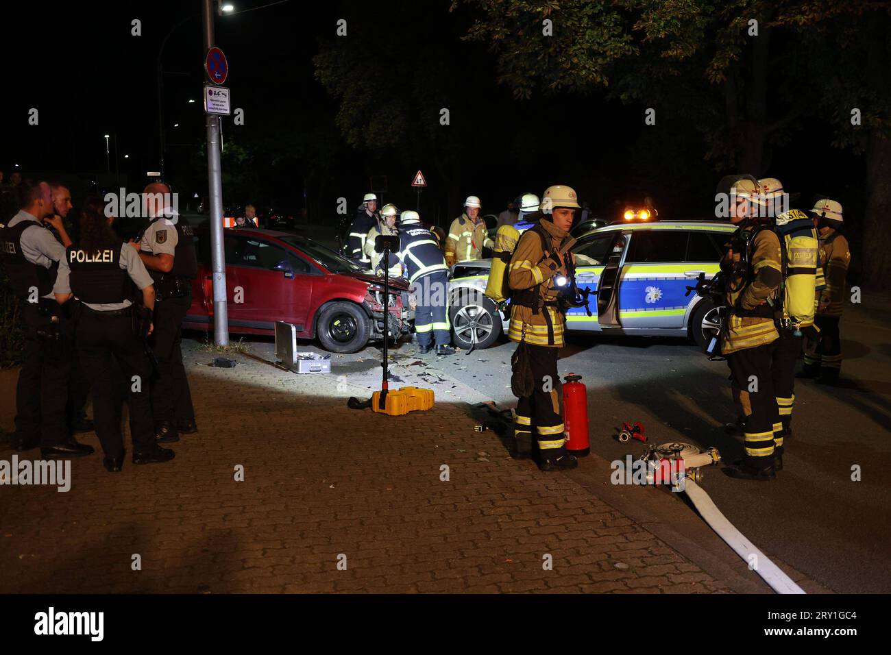 Freiwillige im rettungsdienst hi-res stock photography and images - Alamy