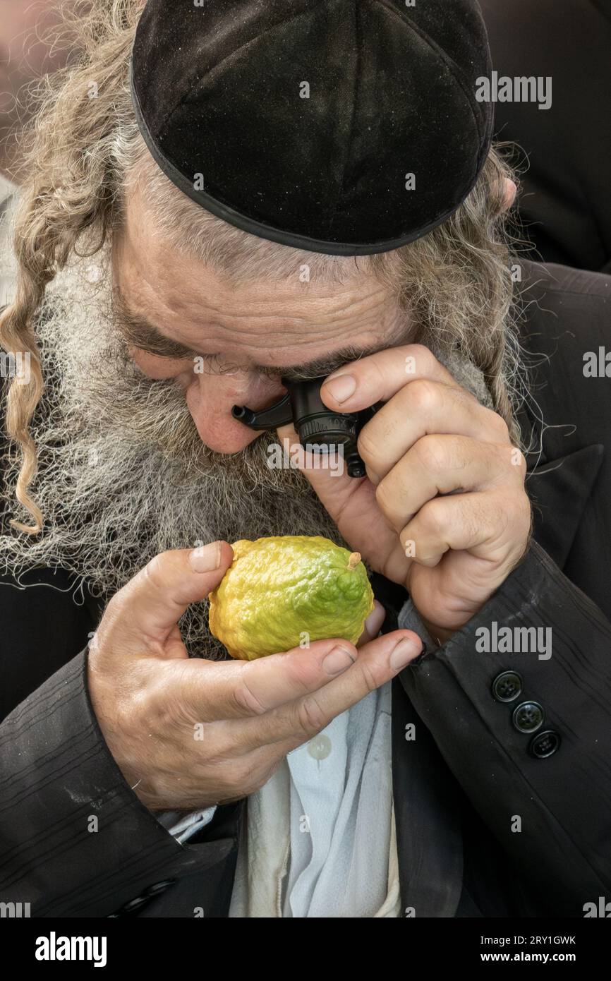 Jerusalem, Israel. 28th September, 2023. Jewish religious men ...