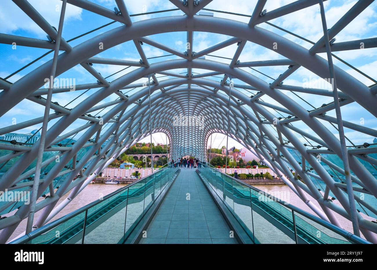 Curved glass canopy hi-res stock photography and images - Alamy